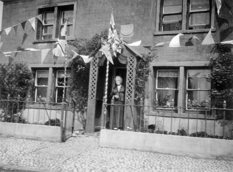 Exit/Old Photographs of Long Preston/Houses/Anvil House - a