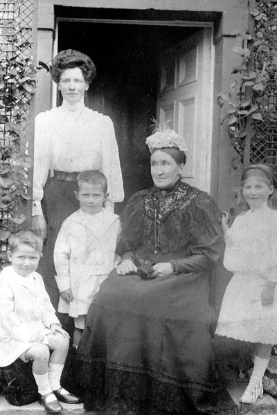 Exit/Old Photographs of Long Preston/People/Armistead Family - Poplar House