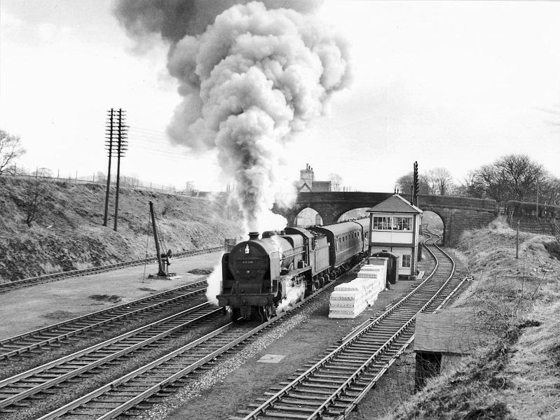 Exit/Old Photographs of Long Preston/Transport/Railway/Loco 45510